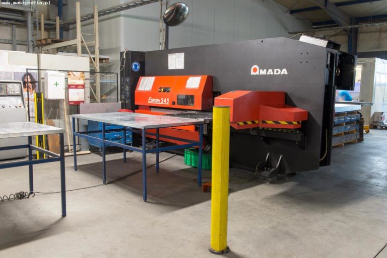 Punzonadora de torreta AMADA EUROPE 245