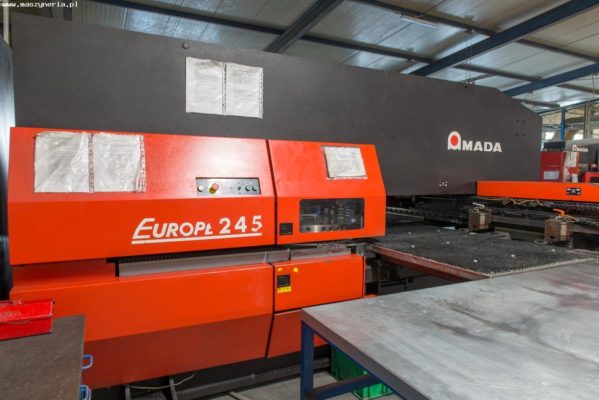 Punzonadora de torreta AMADA EUROPE 245