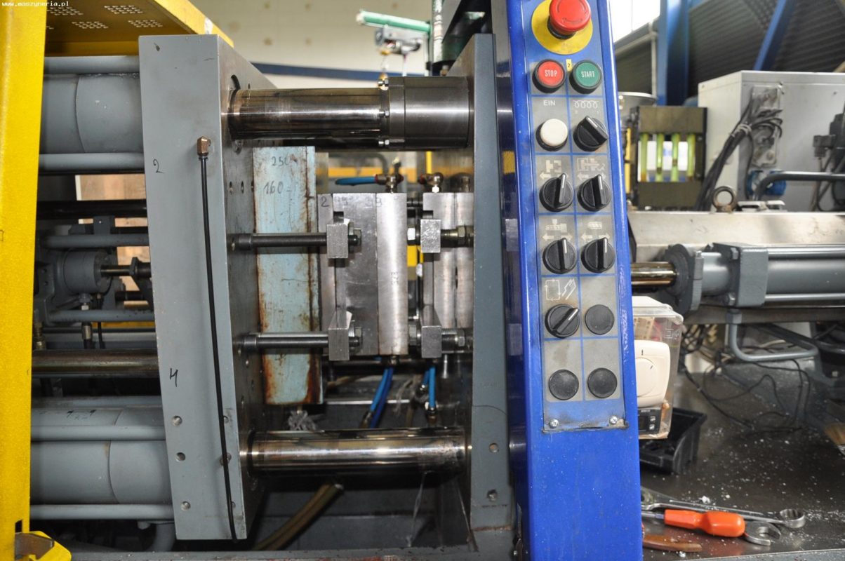 BATTENFELD BA 750 CD PLUS injection molding machine