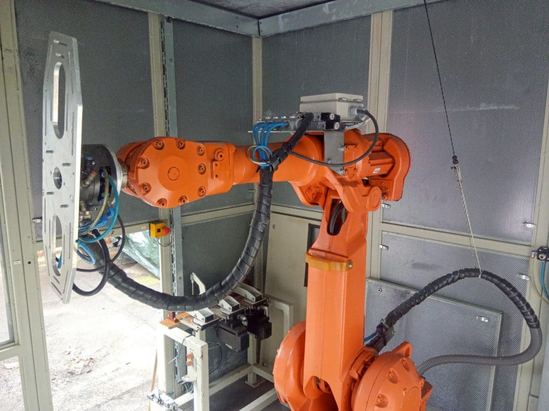 ABB IRB 2400 M2000 robotic machining cell - MASZYNERIA