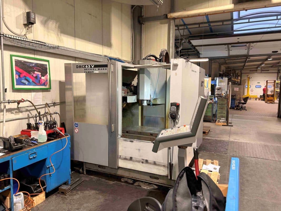 DECKEL MAHO DMC 63 V CNC vertical machining center