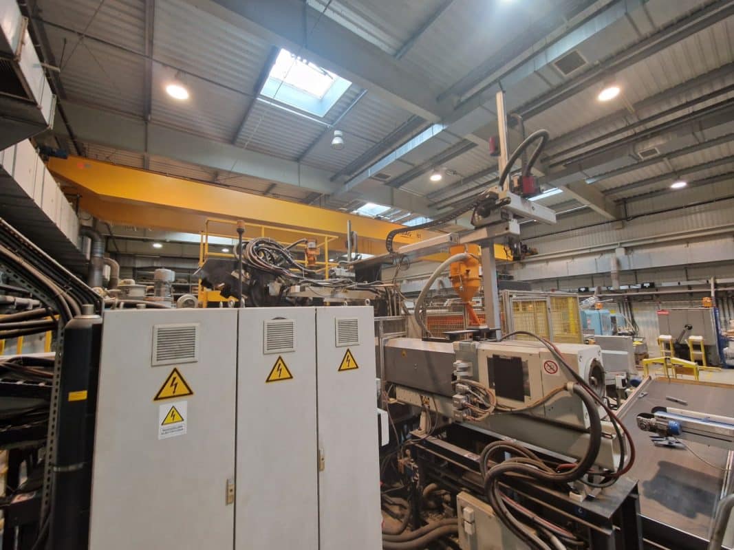 FERROMATIK MILACRON K-TEC 450 injection moulding machine